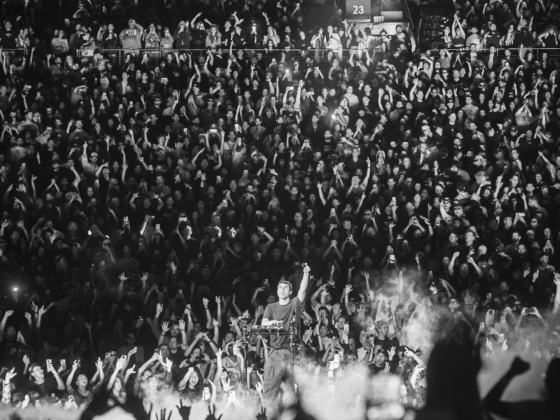 Fred Again.. delivers a stunning sold-out stadium debut in LA at the ...