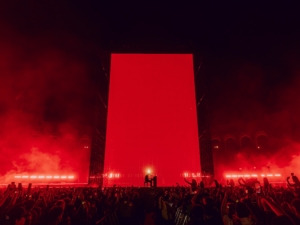 Fred Again.. delivers a stunning sold-out stadium debut in LA at the ...