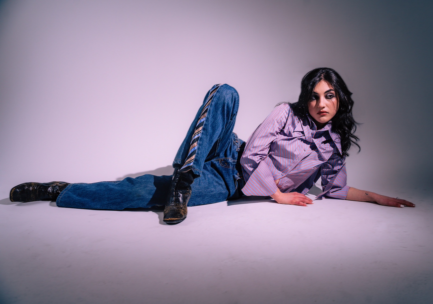 ROREY is “Sleepwalking” in new emotive and raw single – EARMILK