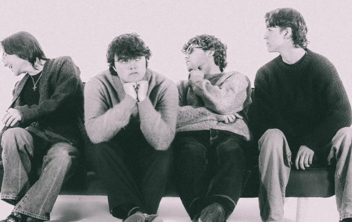 Arkayla tap into youthful enthusiasm on “Falling Down” – EARMILK