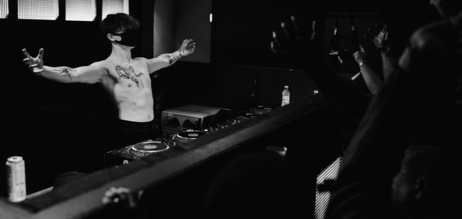 STVG delivers bass-induced madness with “GNASH” – EARMILK