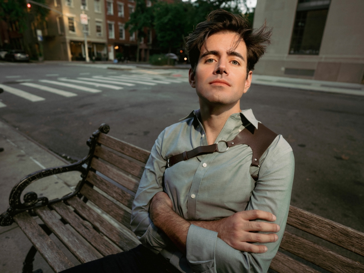 Logan Garrett shares a new single, “Move” featuring Anella – EARMILK