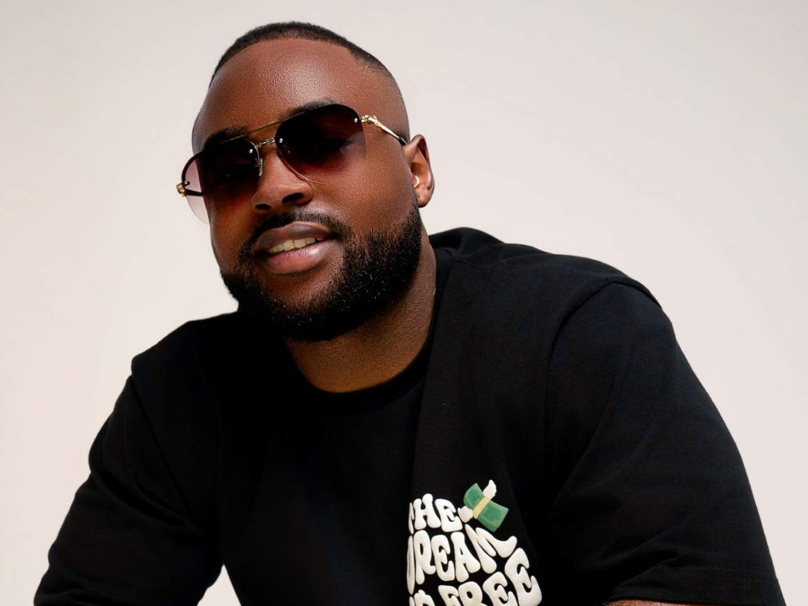 Elohim Showcases Her Versatility as an Artist in Futuristic New Album ...