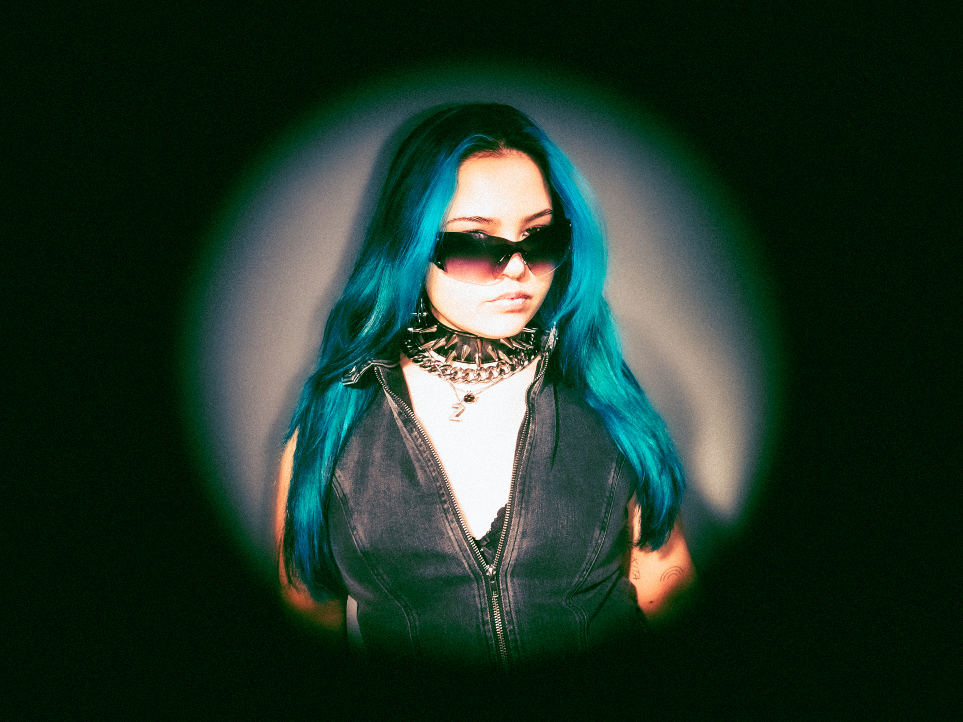 Gabriella Zauna dares you to rise in hypnotic new single, “PINUP” – EARMILK