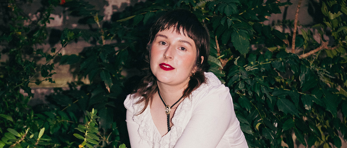 Essy Sparrow shares emotional, raw and vulnerable new indie-folk single ...