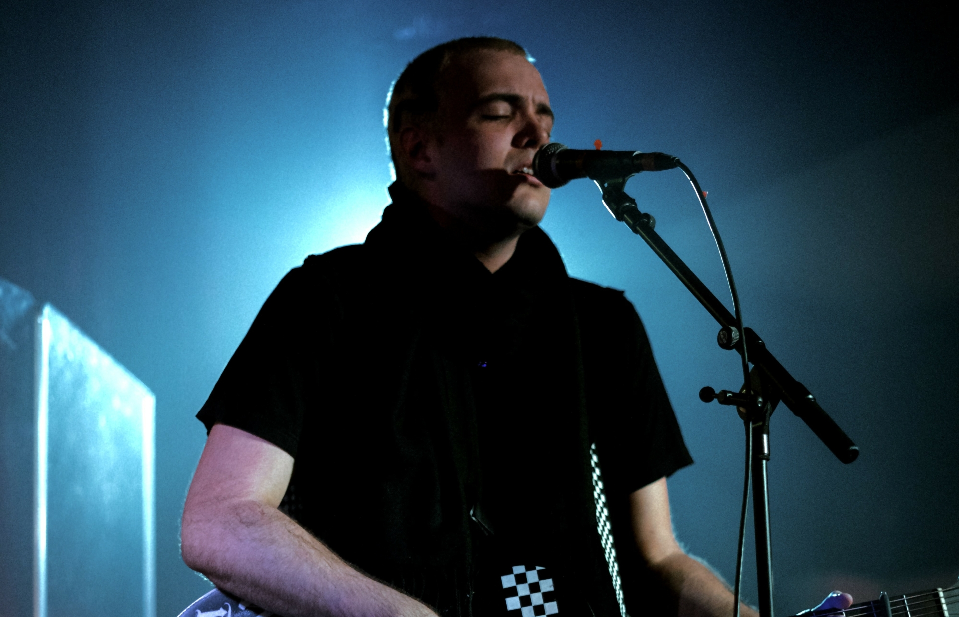 Oliver Anderson unveils bold new EP ‘To Kill a Saint’ – EARMILK
