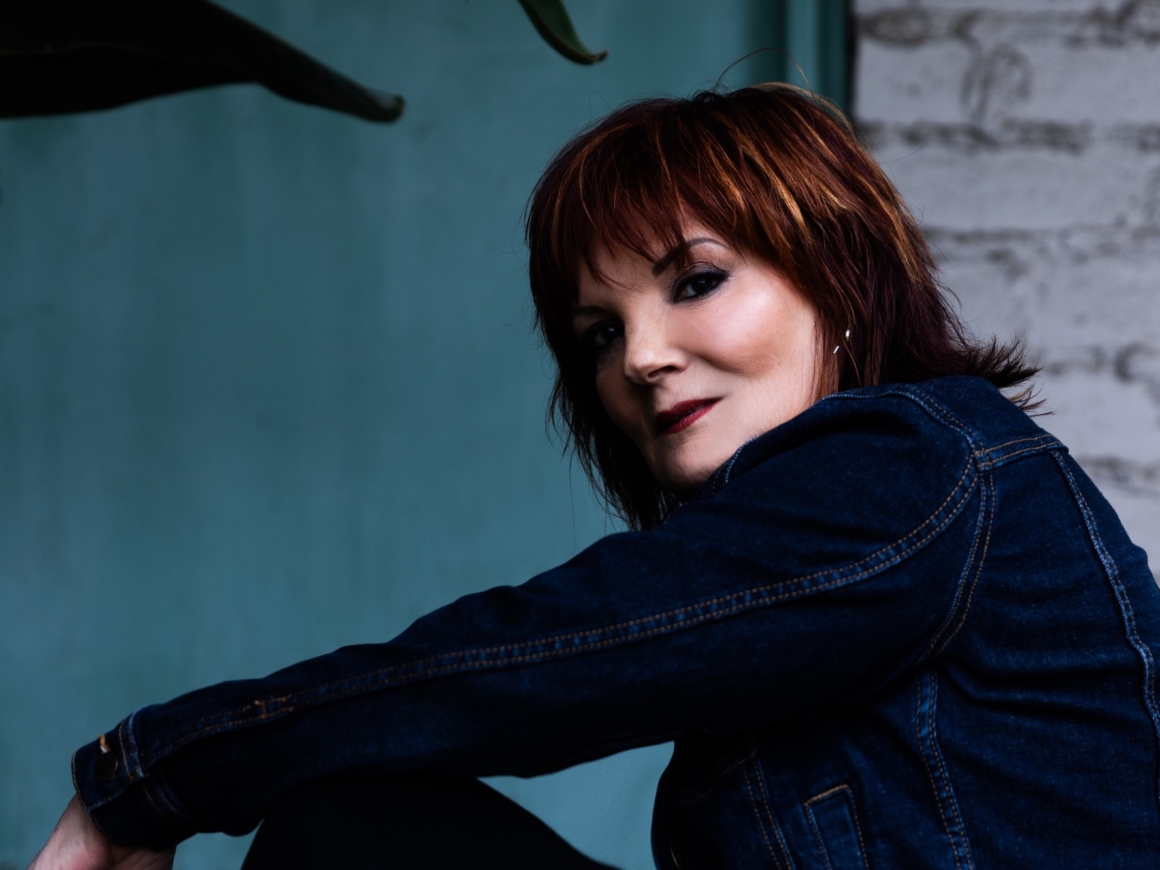 Atmo Nura turns seduction into theater on dark, daring new single “Kiss ...