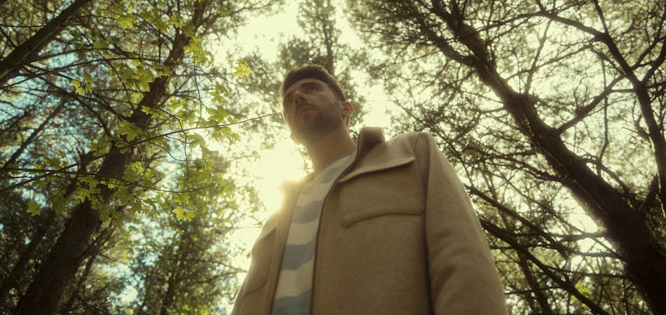 Mat Hunsley shares poignant debut album ‘The Things We Need’ – EARMILK