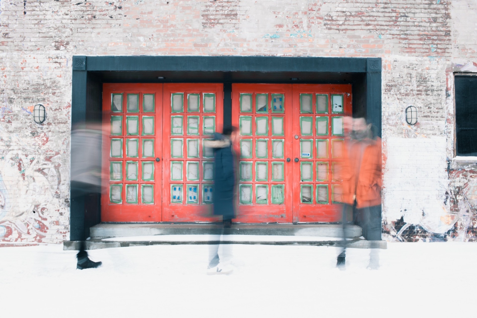 FRENCH INHALER captures modern isolation on the addictive new single ...