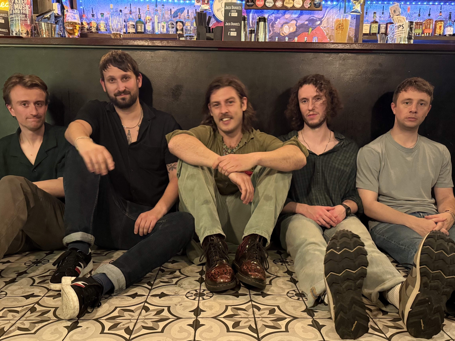 Oscar November shares immersive, hazy offering “Anything” – EARMILK