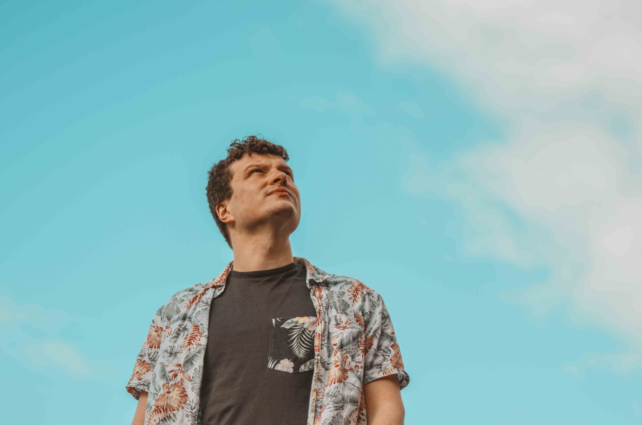 Lonely Gimmick returns with a soulful uplifting gem “Warmer Days and ...